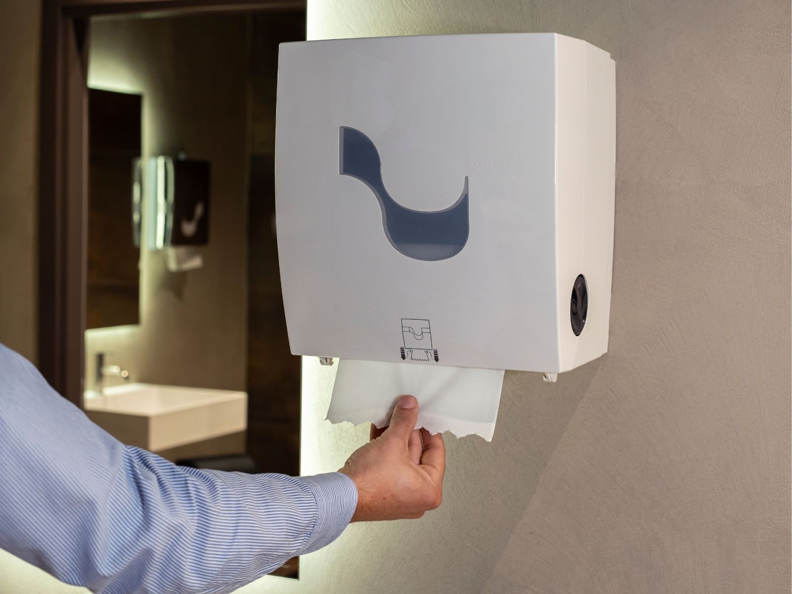 FP-Premium Formatic Auto-Cut 2 Ply Pure Pulp Hand Wiper Rolls White ...